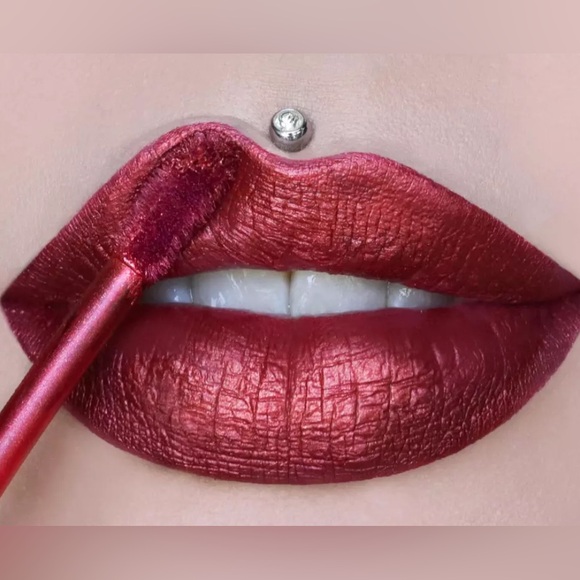 Jeffree Star | Makeup | Nwot Poinsettia Liquid Velour Lipstick Jeffree ...